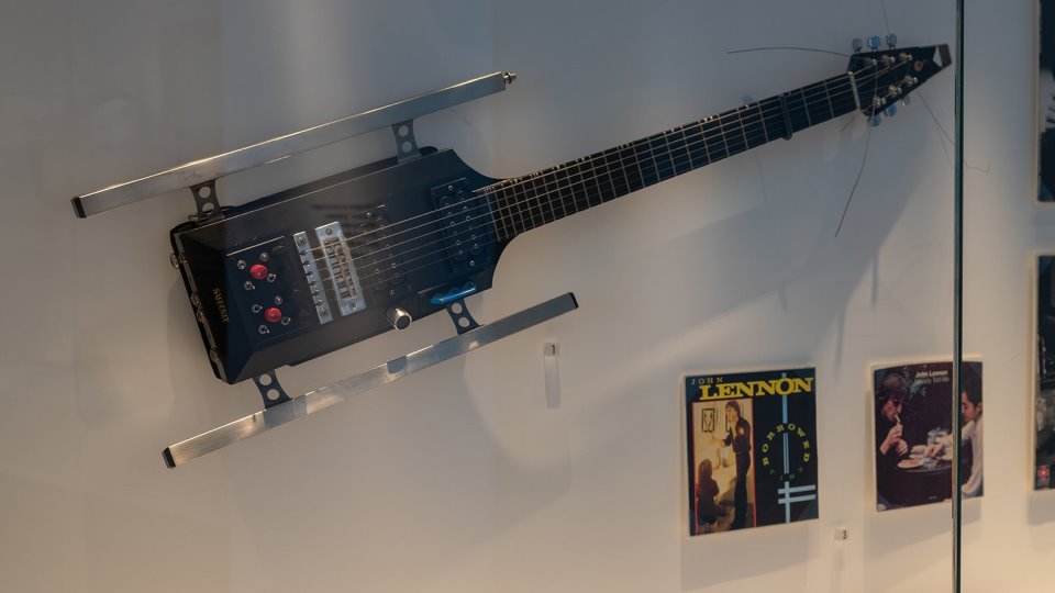 The Sardonyx: Mind-blowing Guitar That Became John Lennon's Secret ...