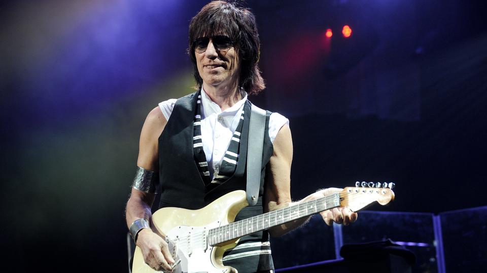 Watch: This Is How Jeff Beck Sounded on His Last Ever Live Show ...