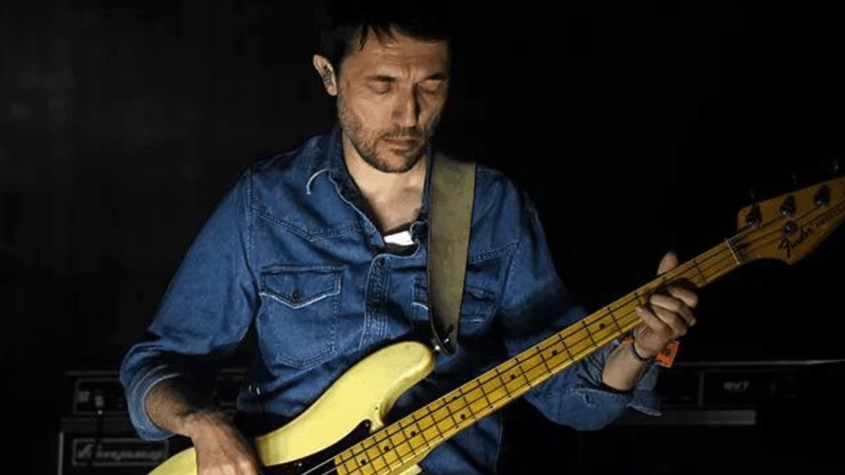 Radiohead's Colin Greenwood Has 'Complex' Bass Lines That Sound 'Right ...