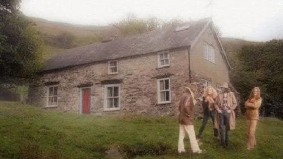 Bron-Yr-Aur: How Isolation and Loneliness Helped Led Zeppelin (and Many ...