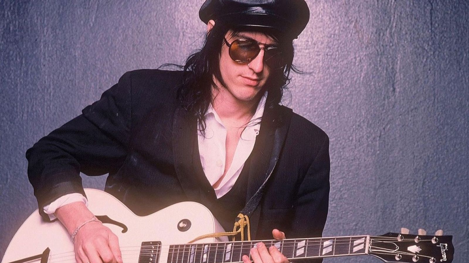 Ex-GN'R Manager Reveals Why Izzy Stradlin Was So Important to the Band ...
