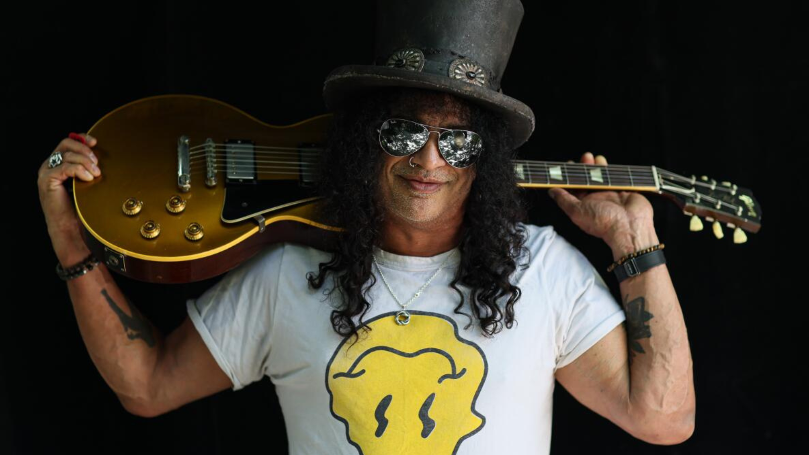 'It's Coming': Slash Has Some Pretty Big News for Guns N' Roses Fans ...
