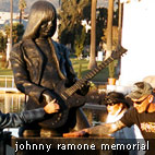 Johnny Ramone Statue | Ultimate Guitar