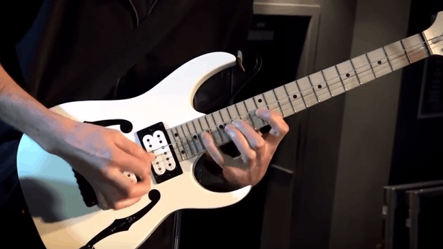 Paul Gilbert: What Makes 3-String Guitar With All Strings Tuned to E ...