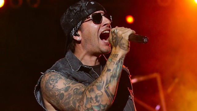 A7X Frontman Recalls Band's Worst Show Ever & Acting Like 'Total Pricks ...