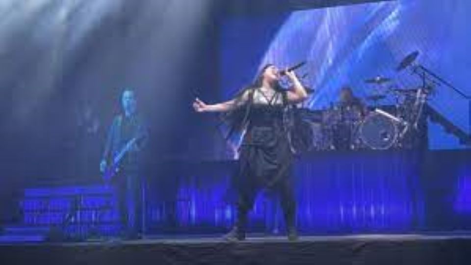 Watch: Evanescence Perform Live With New Line-up for the First Time ...