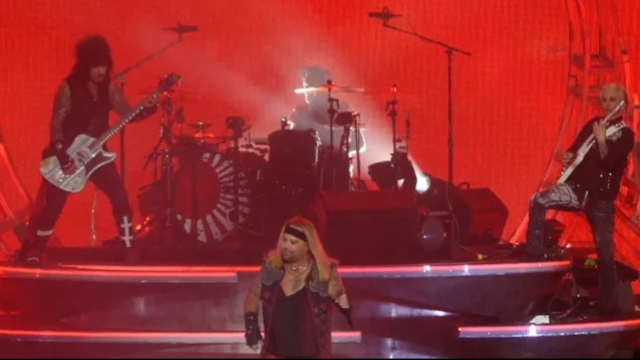 Watch: Mötley Crüe Performing Its Second Show With John 5 | Ultimate Guitar