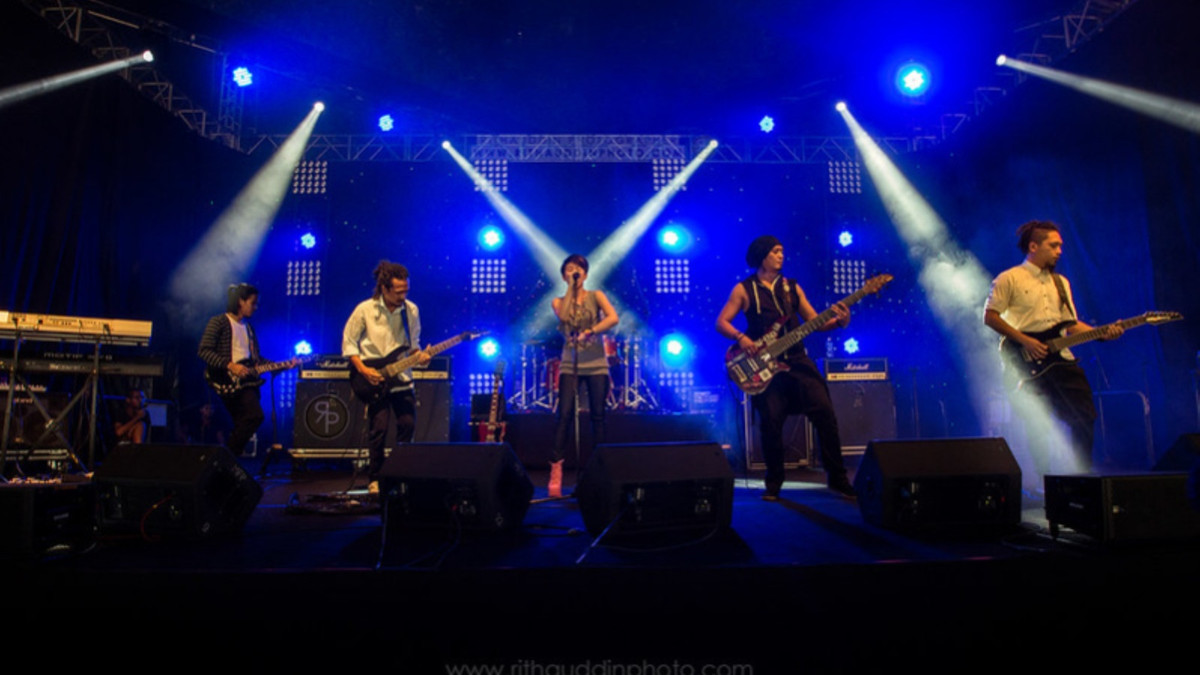 What's With the Sudden Influx of Tribute Bands? | Ultimate Guitar