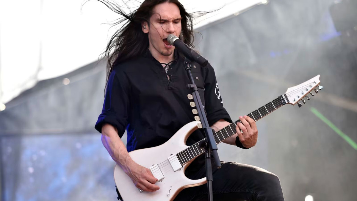 Megadeth's Teemu Mäntysaari Explains Why He Doesn't Like Using Guitar ...