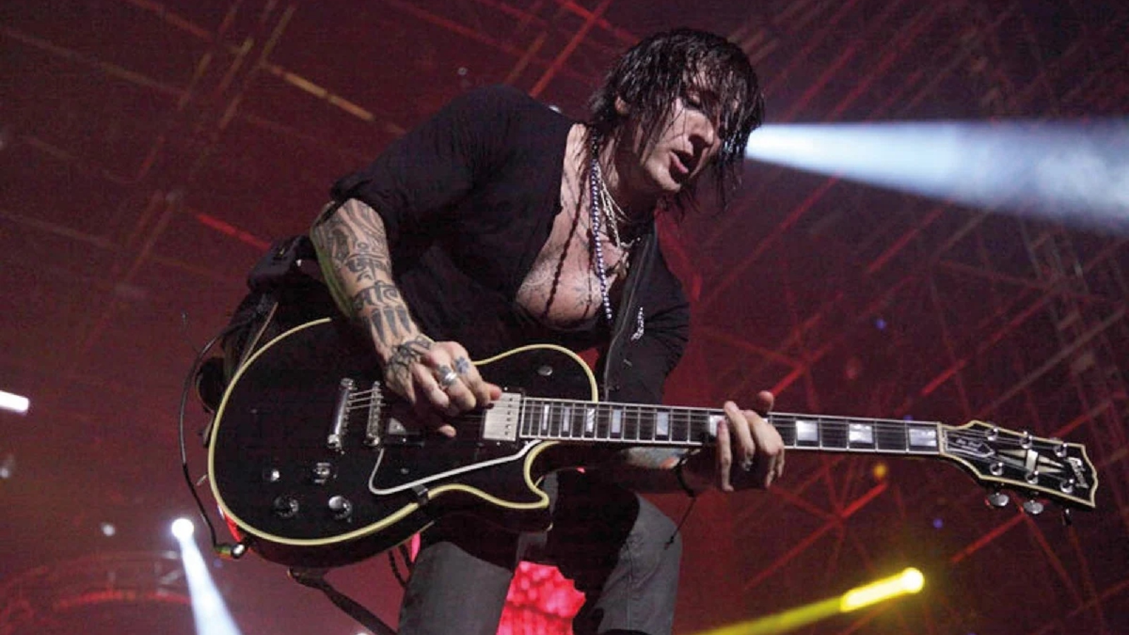 GN'R's Richard Fortus Explains How Jimi Hendrix & Joe Perry Improved ...