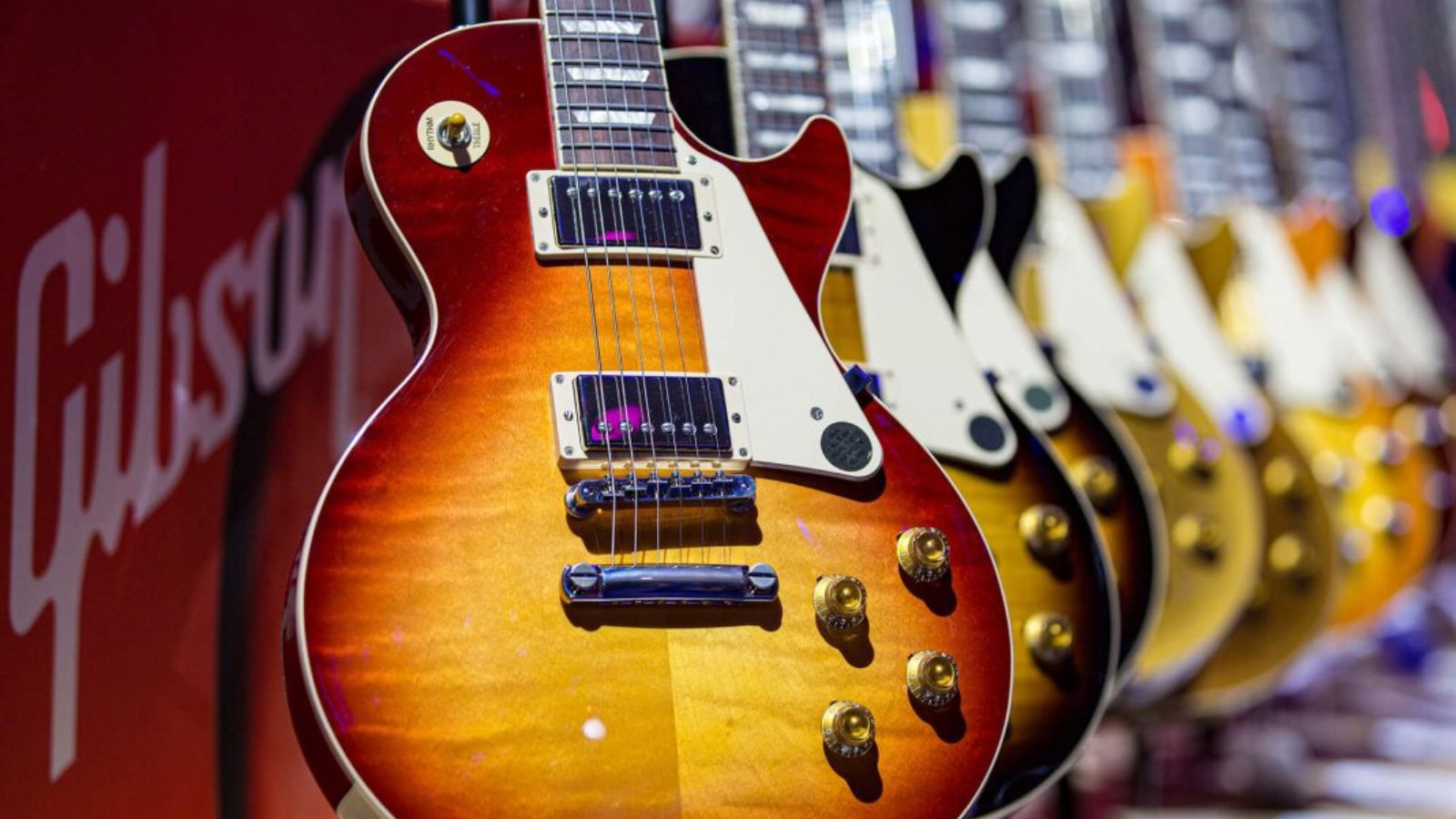 US Customs Conducted 'the Largest Seizure of Fake Gibson Guitars on ...