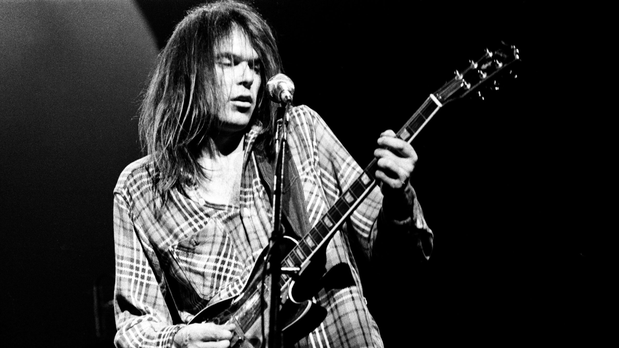 10 Songs That Prove Neil Young Is the Godfather of Grunge | Ultimate Guitar