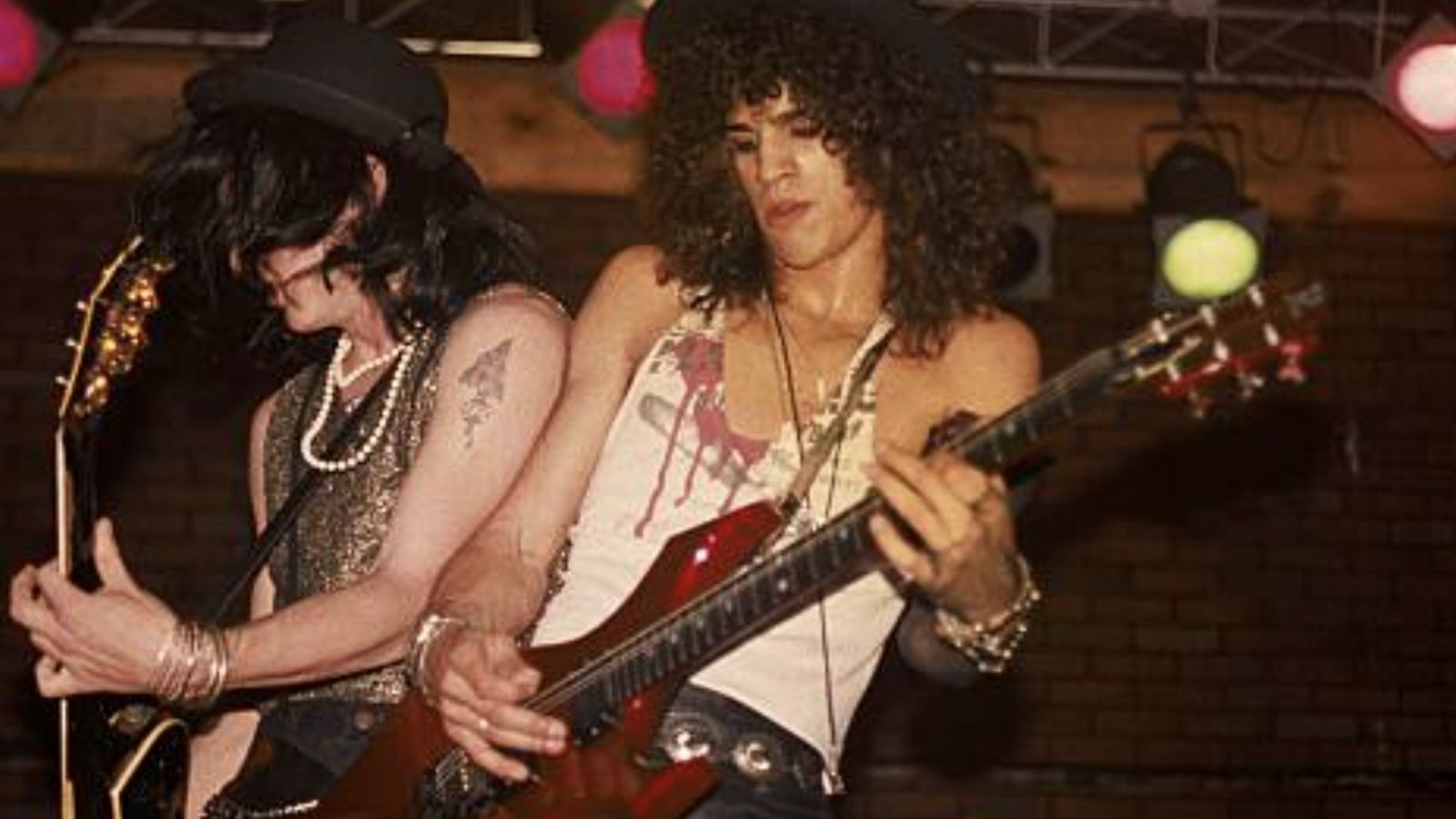 Slash's Famous Guitar Used on 'Welcome to the Jungle' Is Now Up for ...