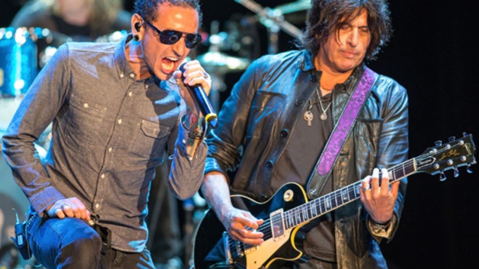 STP: What Chester Bennington Contributed to Our Band Besides Music ...