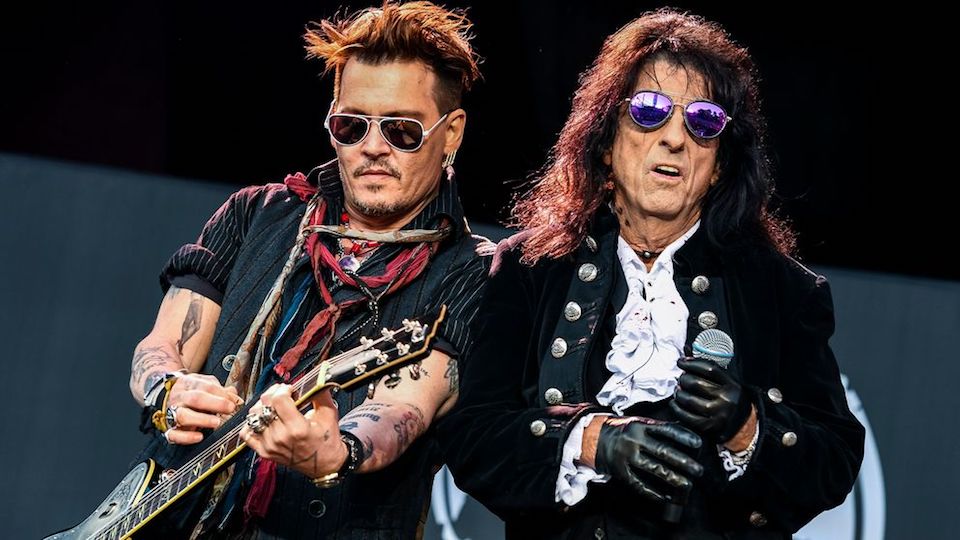 Alice Cooper: 'Joe Perry Actually Takes Guitar Lessons From Johnny Depp ...
