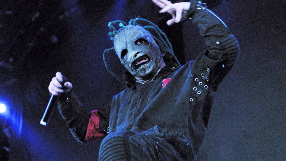 Watch: This is How Corey Taylor Recorded His Insane 'Iowa' Screams ...