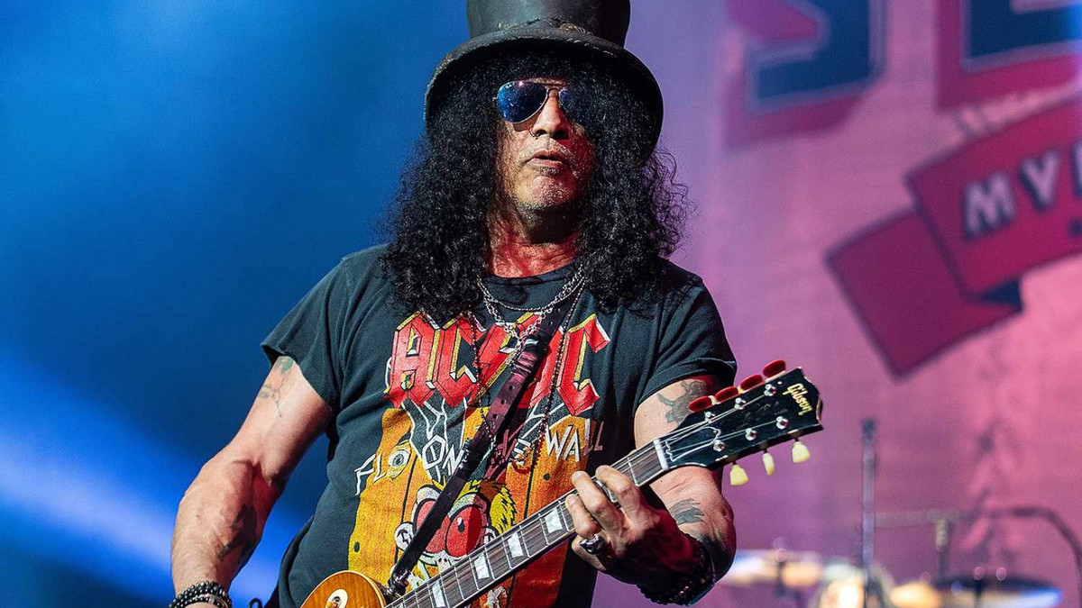 'A Ton Of Tremolo-Bar Fiends': Slash Admits He Wasn't Into Flashy '80s ...