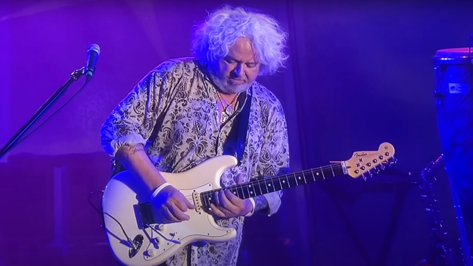 Here's Steve Lukather Playing Jimi Hendrix's 'Little Wing' on Jeff Beck ...