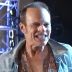 David Lee Roth Bursts Nose on TV Stage | Ultimate Guitar