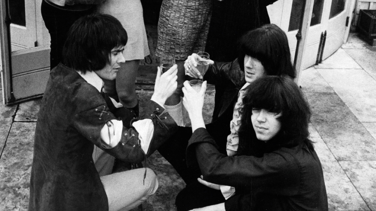 Sad and Mysterious Story of Deep Purple's Original Singer Rod Evans | Ultimate Guitar