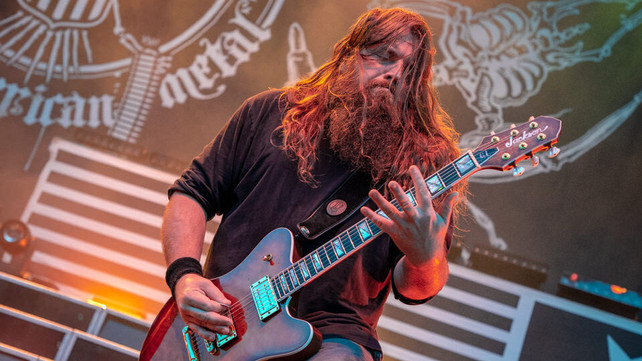 Mark Morton Saved By Guitar Tech After Forgetting Intro to Lamb of God ...