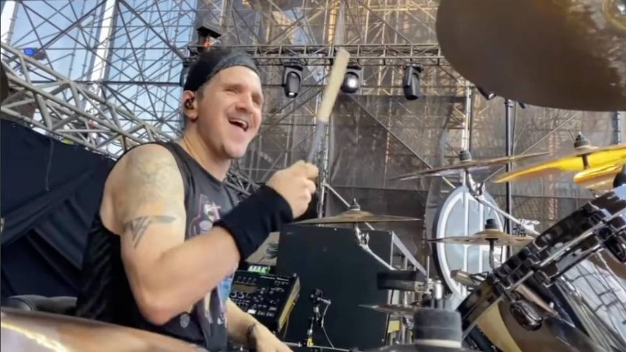 Watch: Charlie Benante's View of Pantera Performing 'Walk' at Knotfest ...