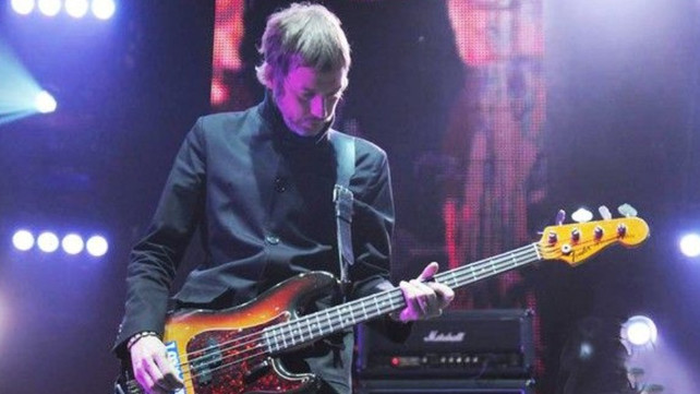 Oasis Bassist Andy Bell Didn't Even Play Bass Before Auditioning for ...