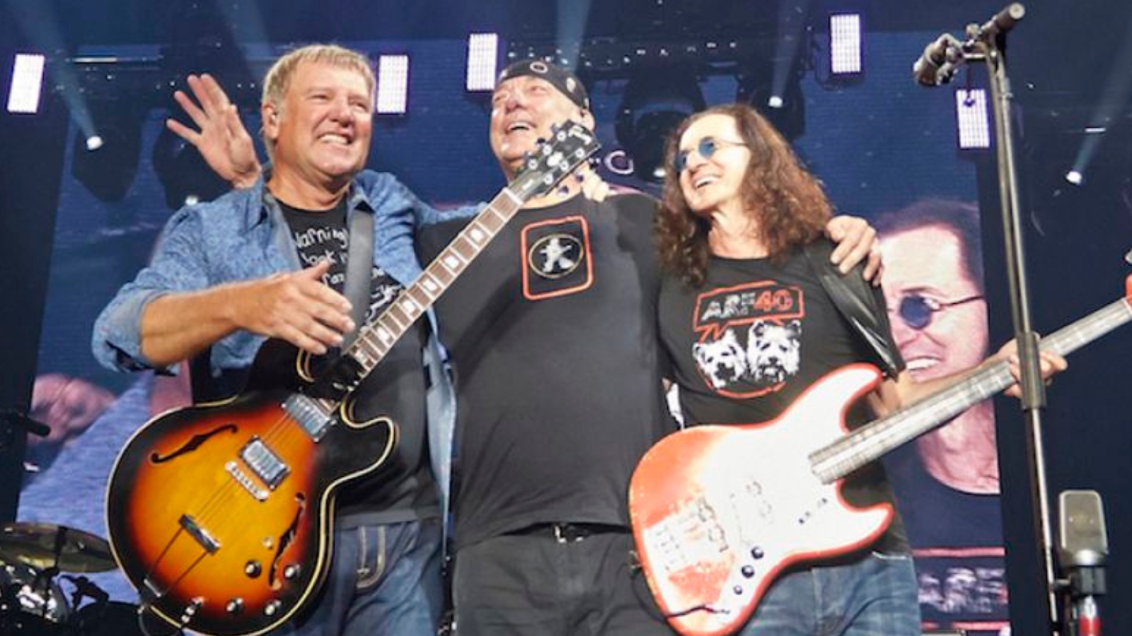 'He Could Barely Walk to the Stage': Alex Lifeson Recalls 'Weird Feeling' of Playing With Neil ...