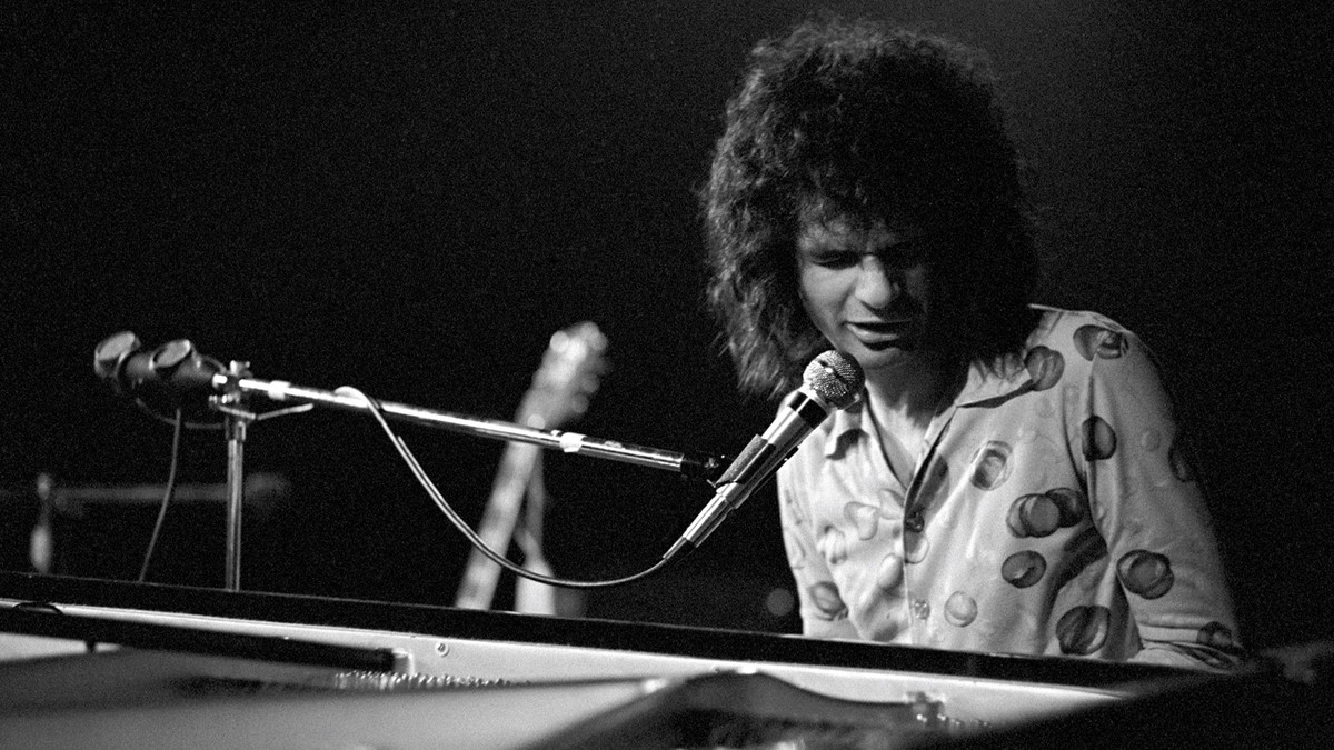 This Young Guitarist Snuck Into the Studio to Play on Iconic Track: It ...