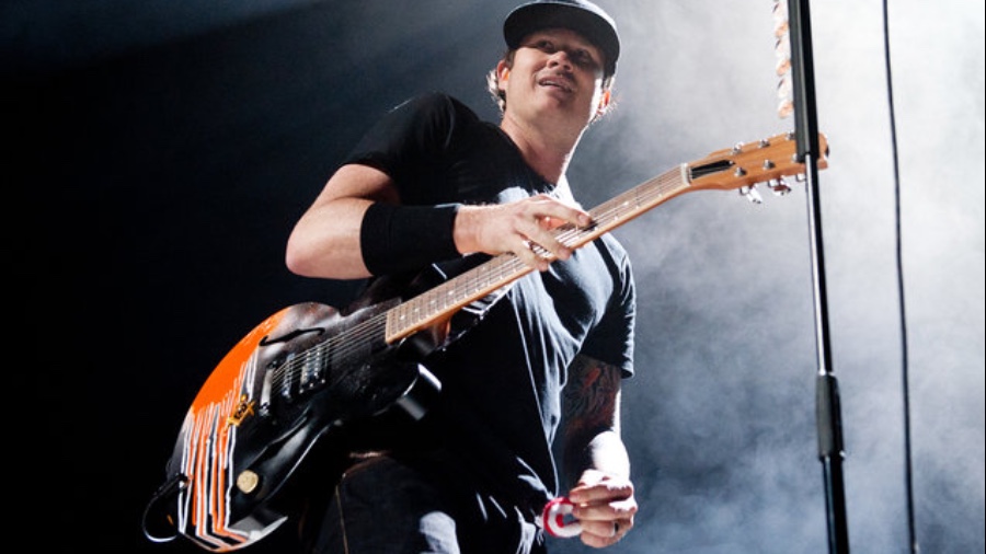 Tom DeLonge Explains How His Sound in Angels & Airwaves Is So Different ...