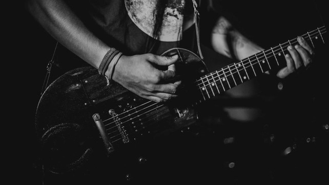 10 Easy Riffs for Beginner Guitar Players | Ultimate Guitar