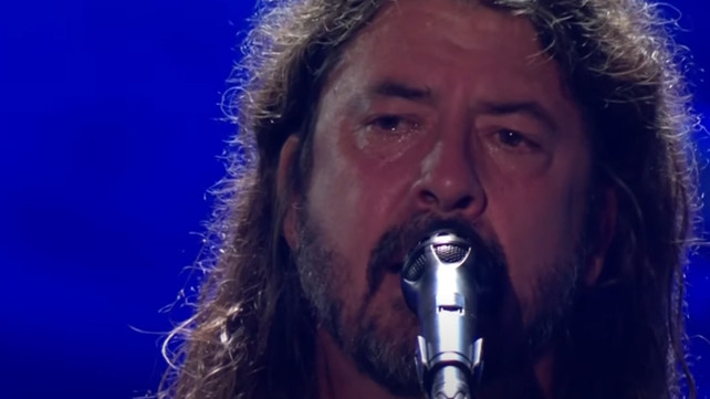 Watch: Dave Grohl Breaks Down in Tears as Foo Fighters Play First Song ...