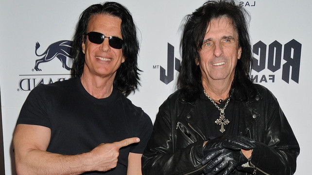 Watch: Alice Cooper Performs First Show With Guitarist Kane Roberts ...