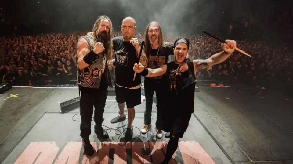 Watch: Charlie Benante Shares Compilation of Clips from Pantera 2022 ...