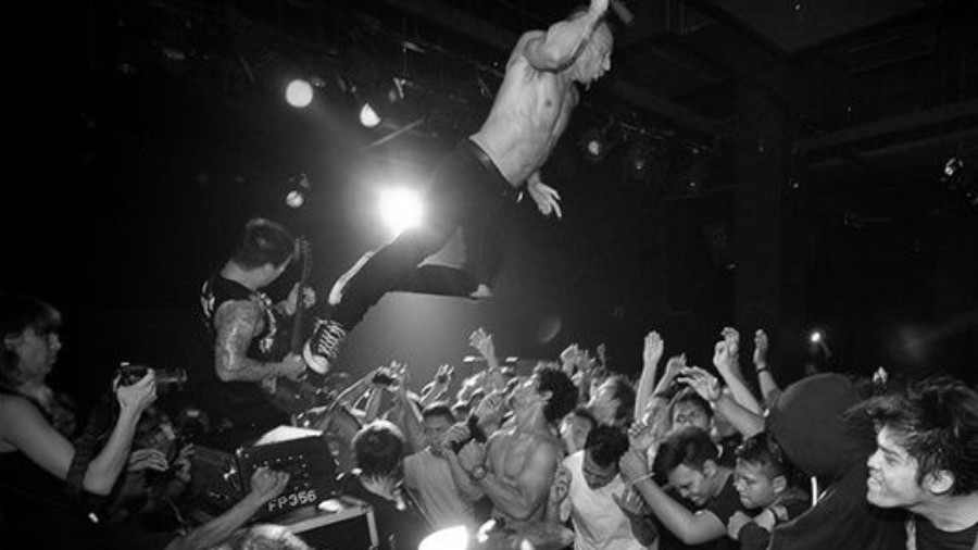 9 Musicians With The Craziest On-Stage Antics | Ultimate Guitar