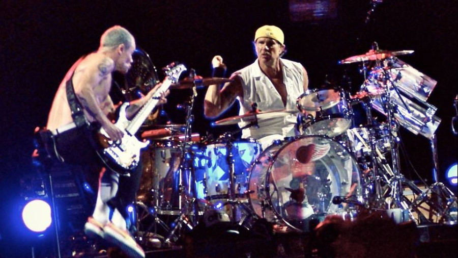 9 Amazingly Tight Rhythm Sections In Music Right Now | Ultimate Guitar