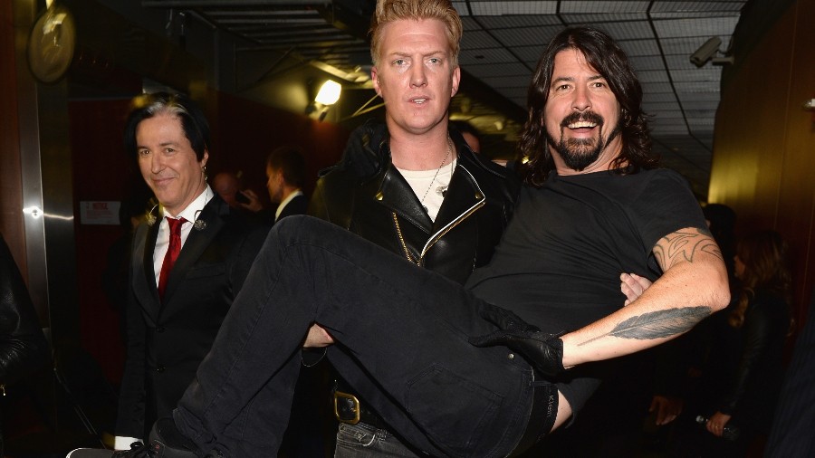 Dave Grohl Recalls How He Ended Up Joining QOTSA as Foo Fighters Were ...