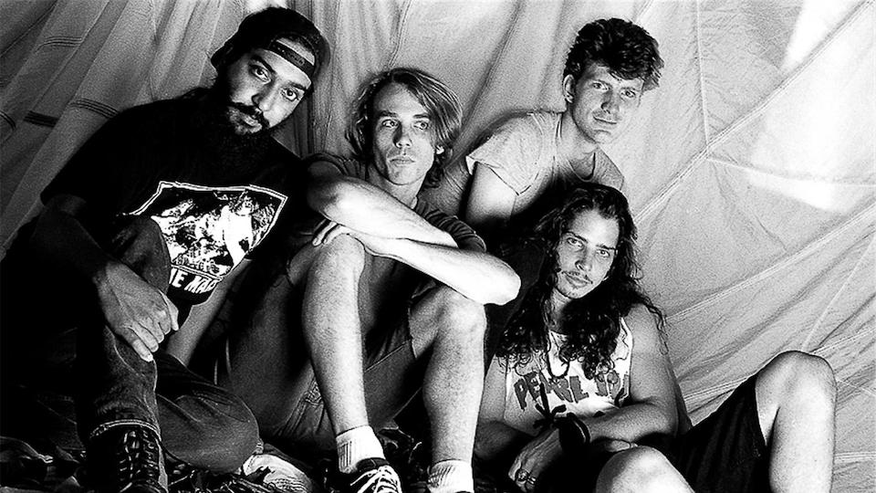 Top 10 Grunge Covers That Beat the Originals | Ultimate Guitar