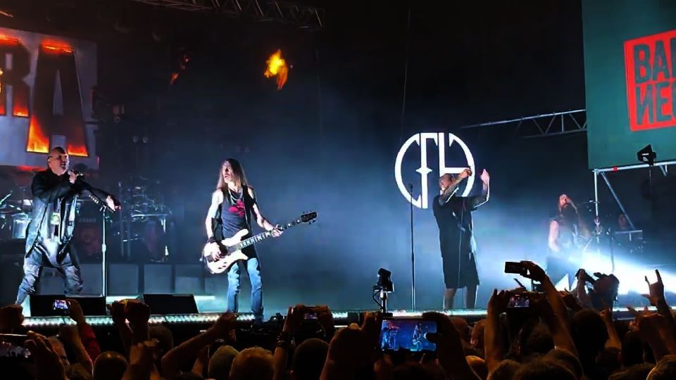 Pantera Invite Mayhem's Frontman Onstage to Sing Live on 'Walk ...