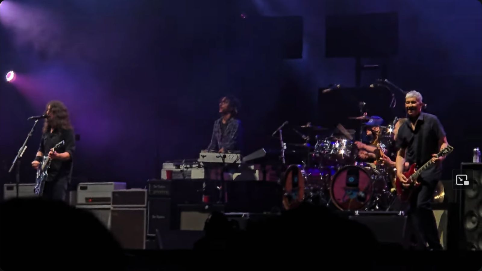 The Foo Fighters Bring Out Taylor Hawkins' Son During London ...