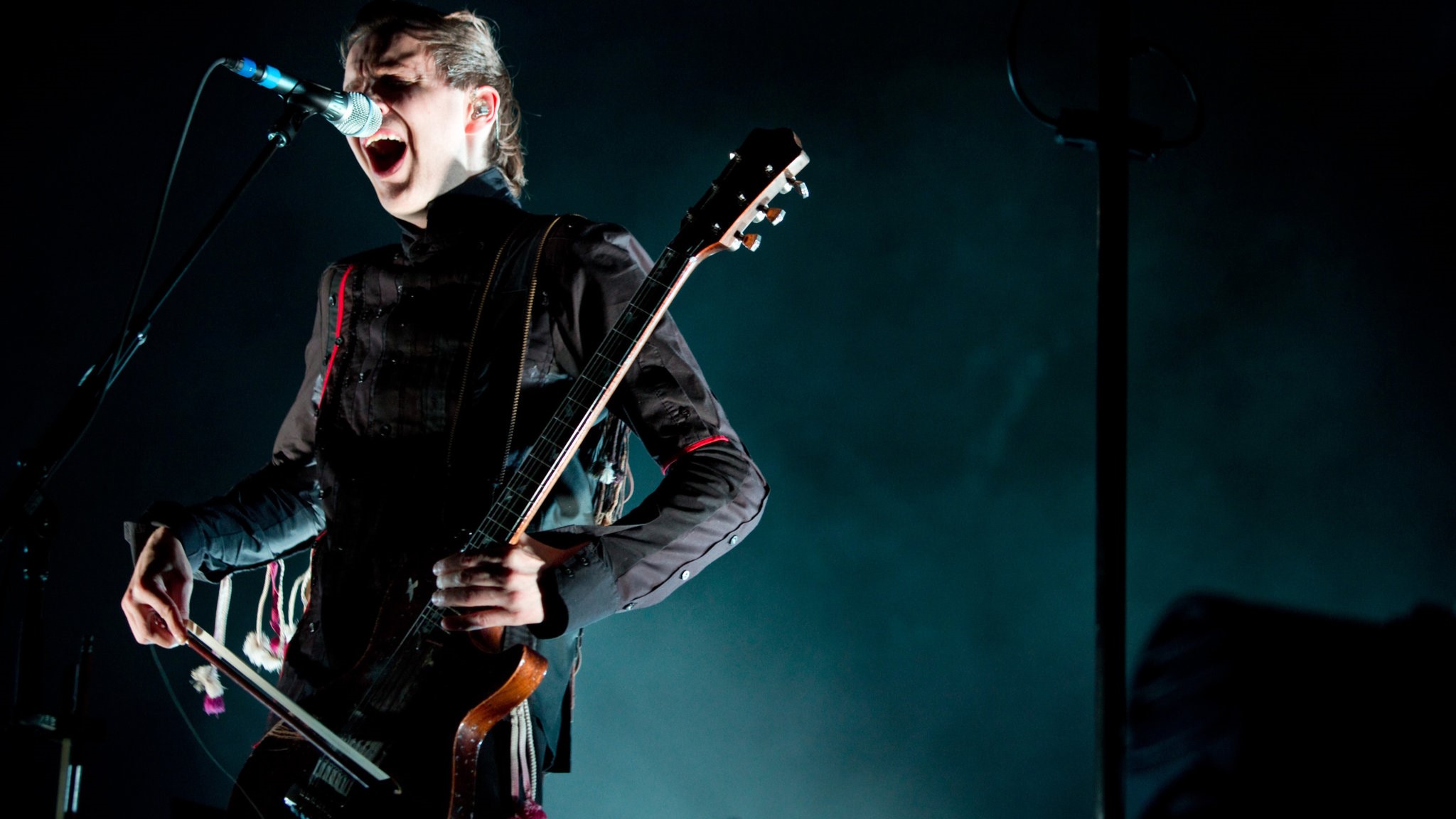 Can You Play Your Guitar With a Bow? Absolutely, and Here Are Some ...