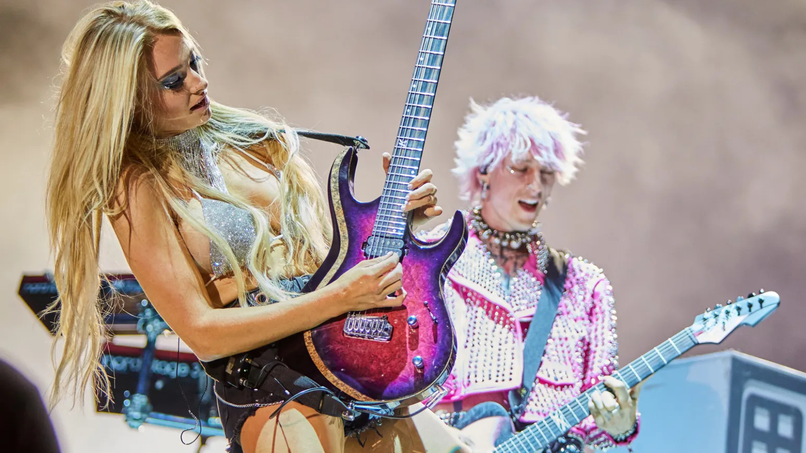 Sophie Lloyd Opens Up on Machine Gun Kelly Drama: 'It's Entertainment ...