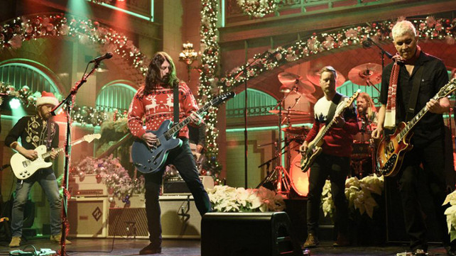 12 Rock Stars Singing Christmas Songs Live | Ultimate Guitar